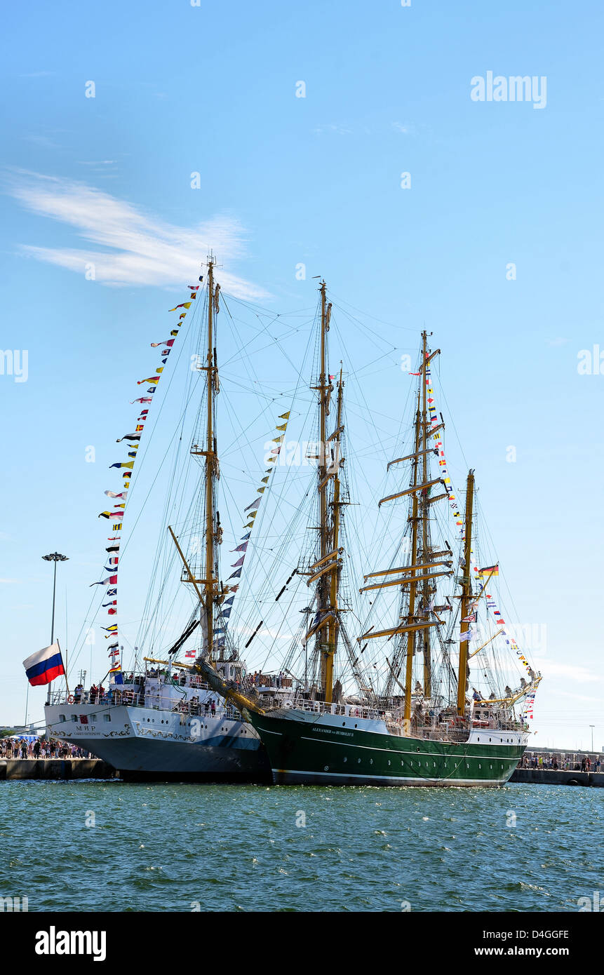 Big sailboats hi-res stock photography and images - Alamy