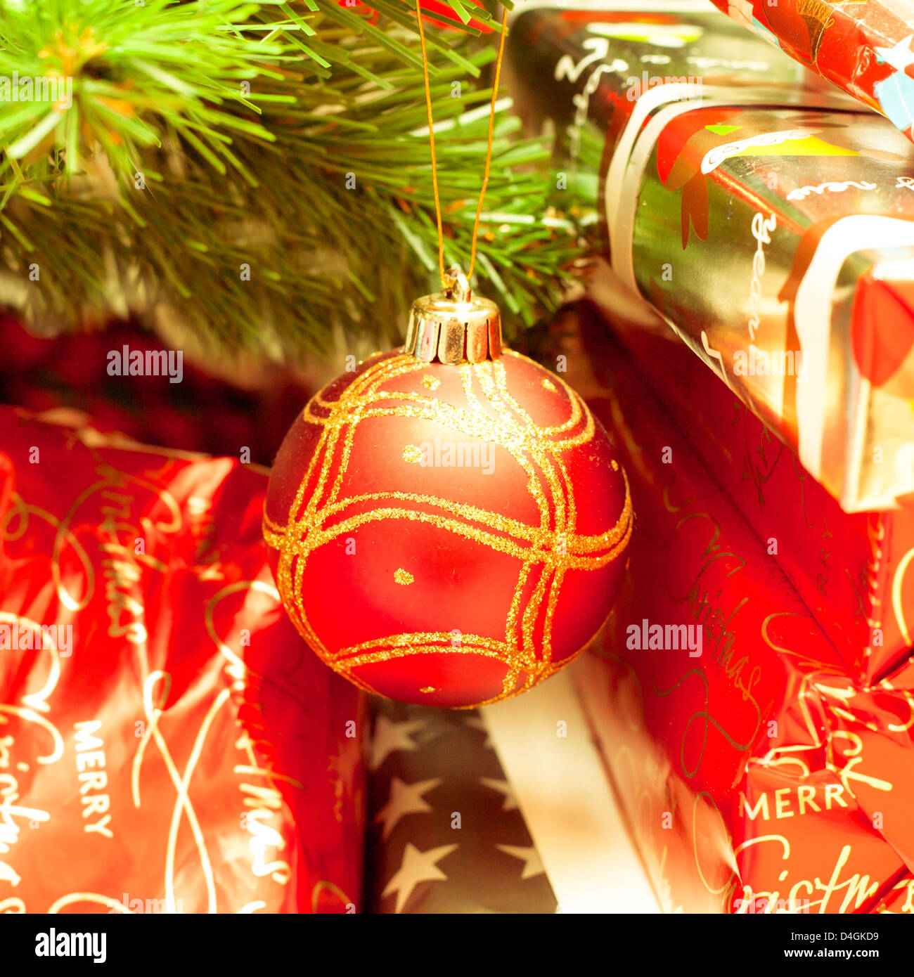 Pack up christmas decorations hi-res stock photography and images - Alamy