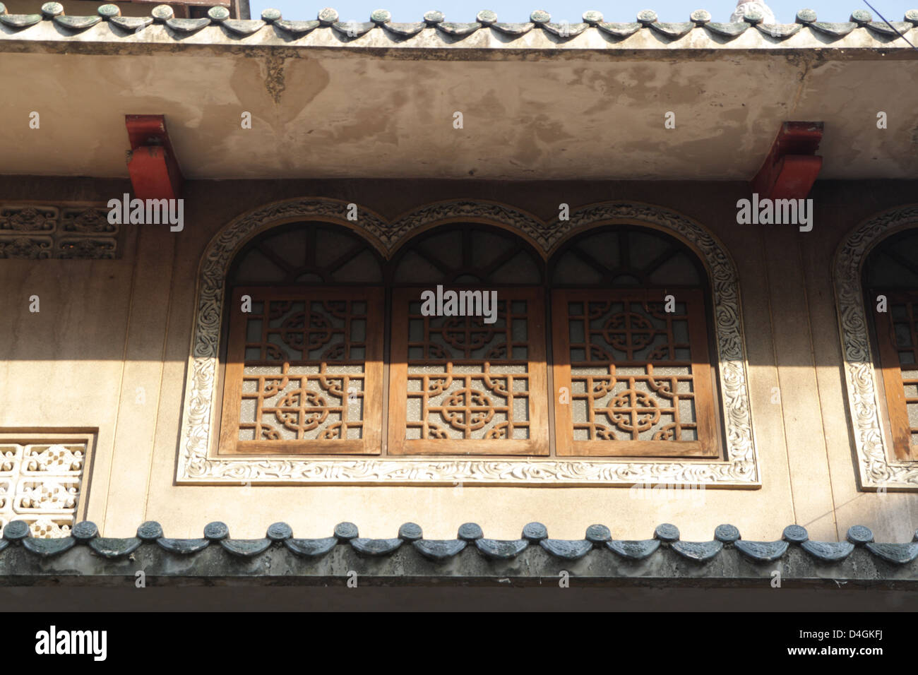 Old Chinese window on building Stock Photo - Alamy