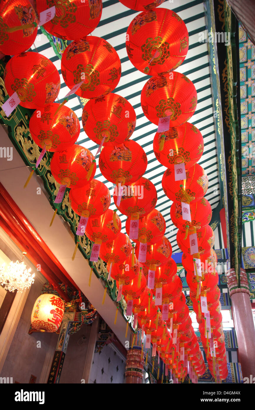 Chinese lanterns installed Stock Photo - Alamy