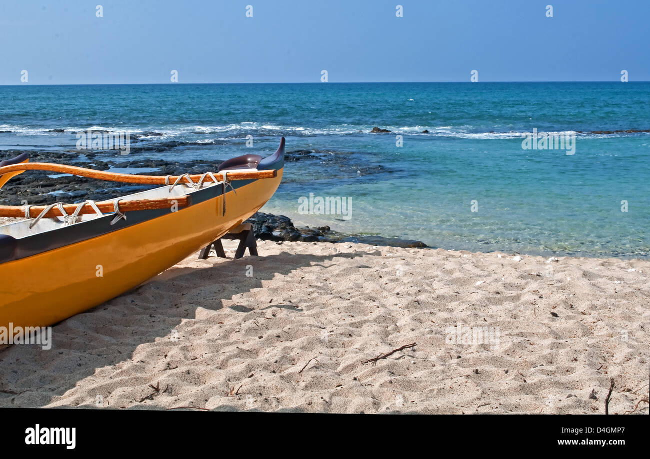 Tropical beach boat hi-res stock photography and images - Alamy