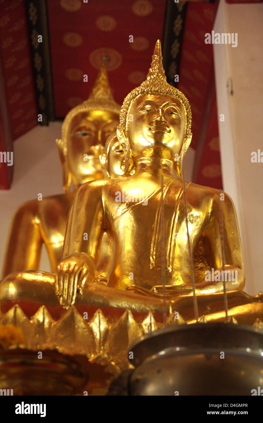 Golden Buddha statues Stock Photo - Alamy