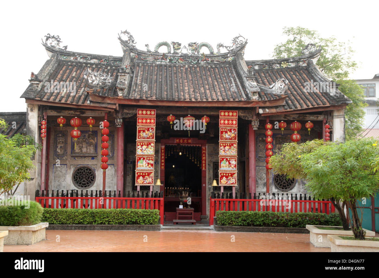 Chinese shrine hi-res stock photography and images - Alamy