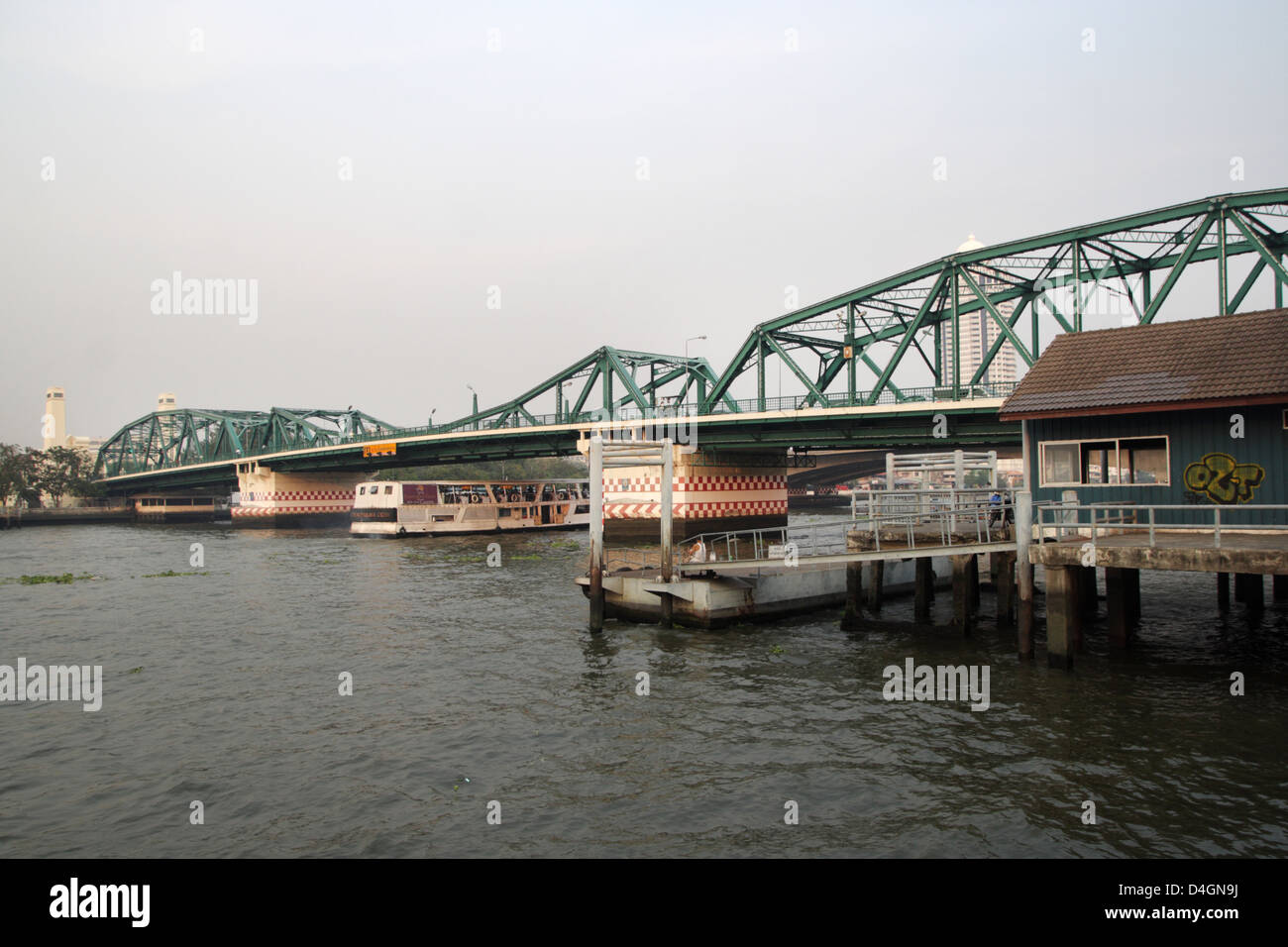 Phra Buddha Yodfa Memorial Bridge in Bangkok , Thailand Stock Photo - Alamy
