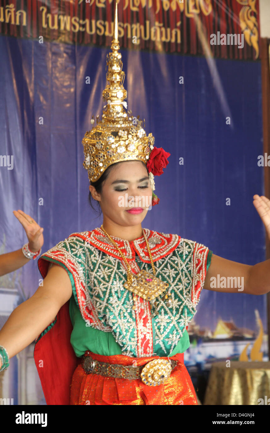 Actress performing , Likay , A Thai folk theatre Stock Photo - Alamy