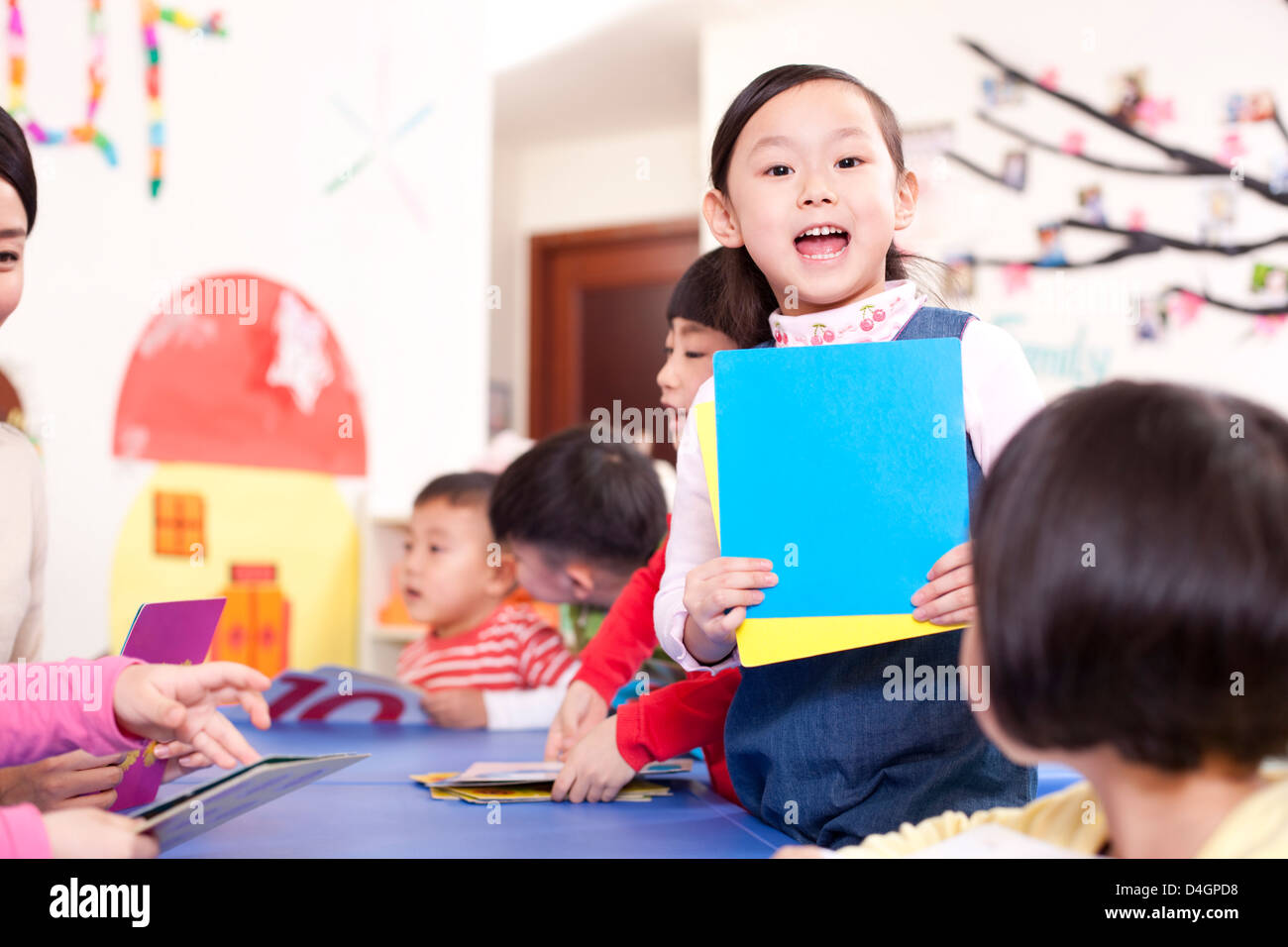 Cute girl with flash cards Stock Photo - Alamy