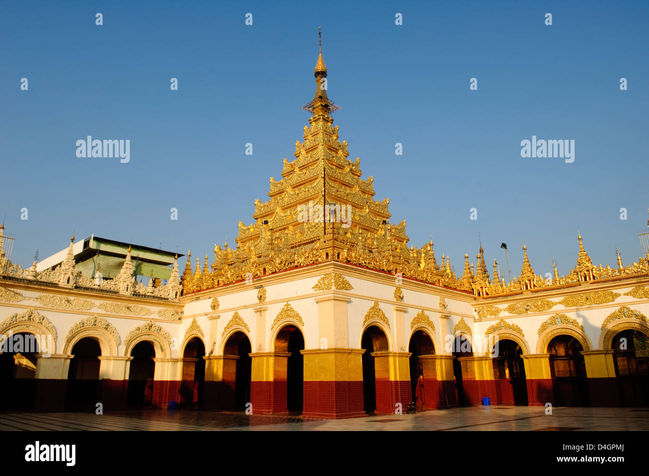 mahamuni pagoda, mandalay, myanmar (burma Stock Photo - Alamy