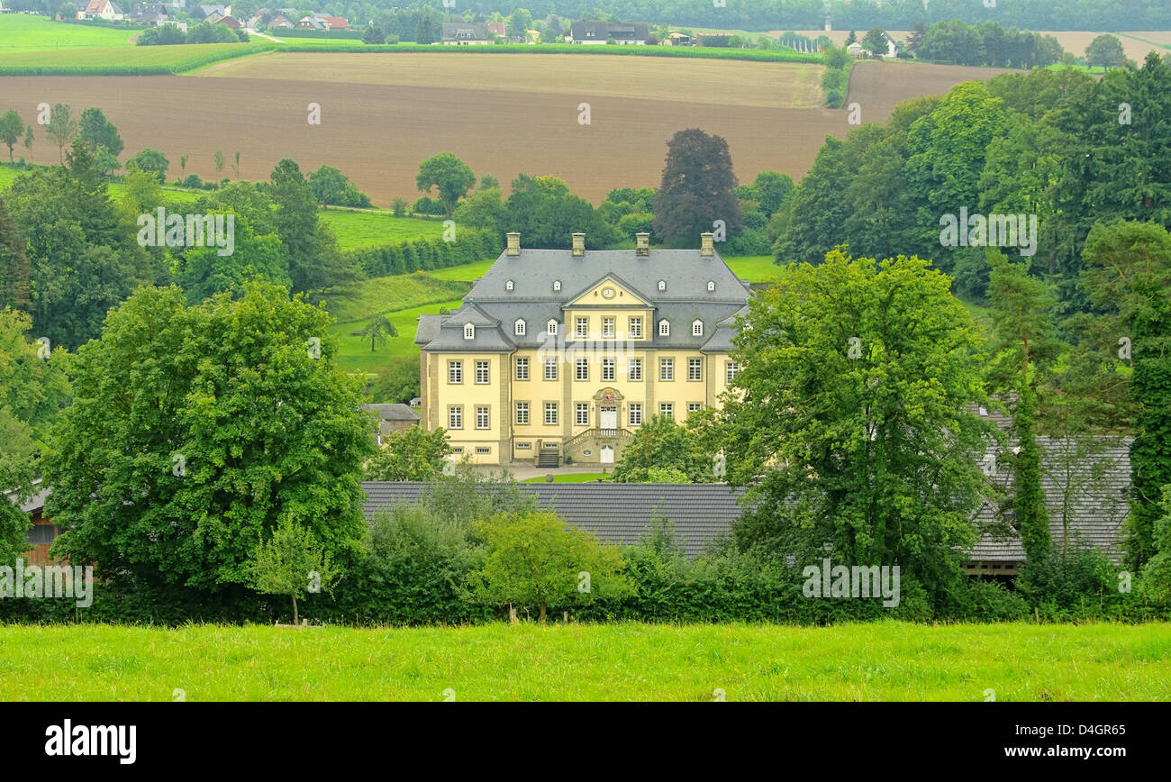 Koertlinghausen Schloss - Koertlinghausen palace 03 Stock Photo - Alamy