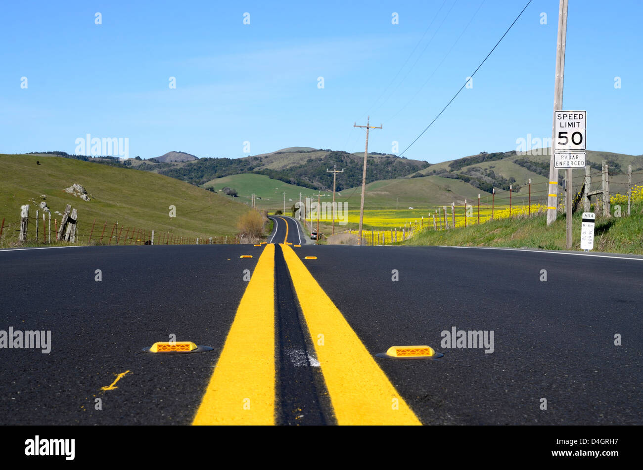 Pavement markings hi-res stock photography and images - Alamy