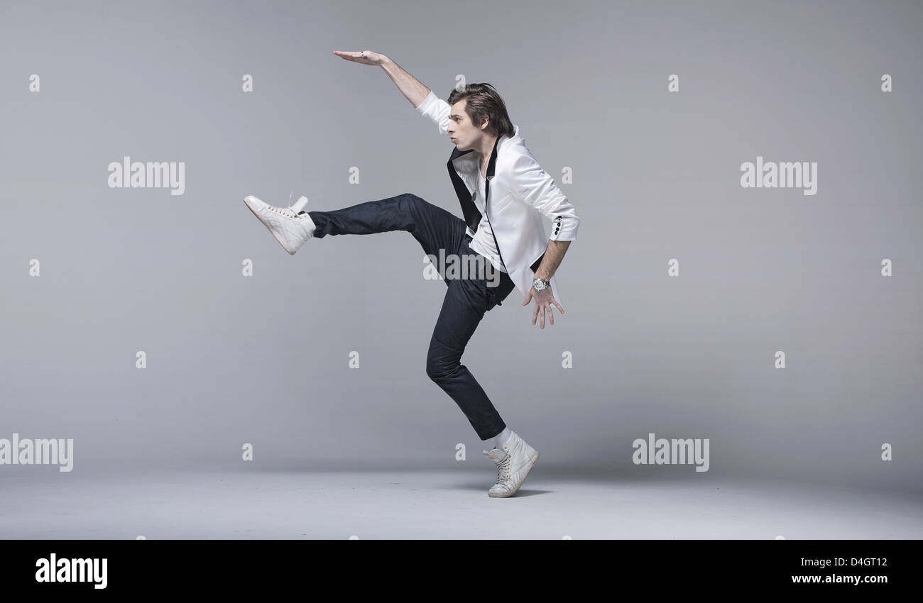 Acrobating hi-res stock photography and images - Alamy