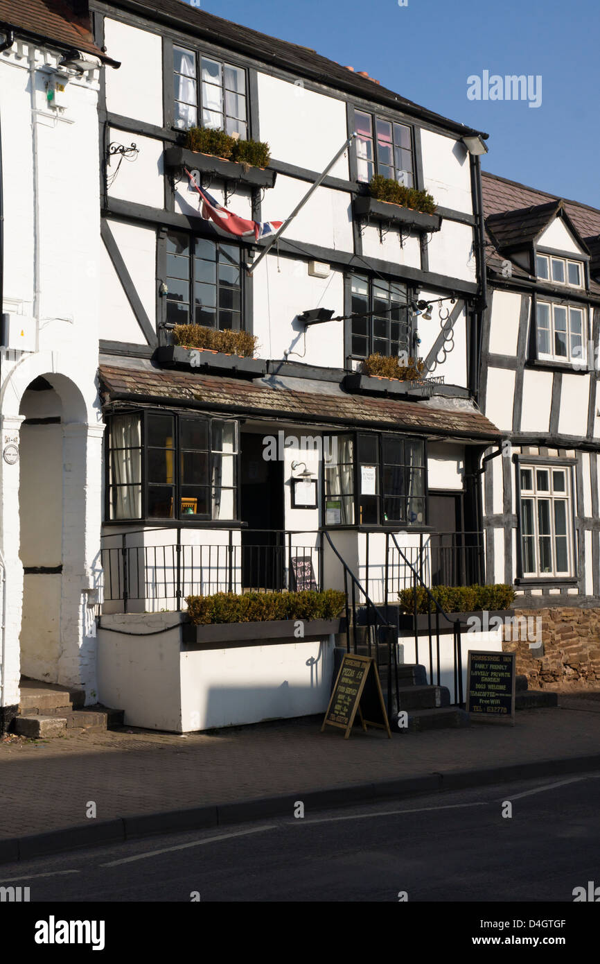 Ledbury, a country town in Herefordshire, England. The Horseshoe Inn ...