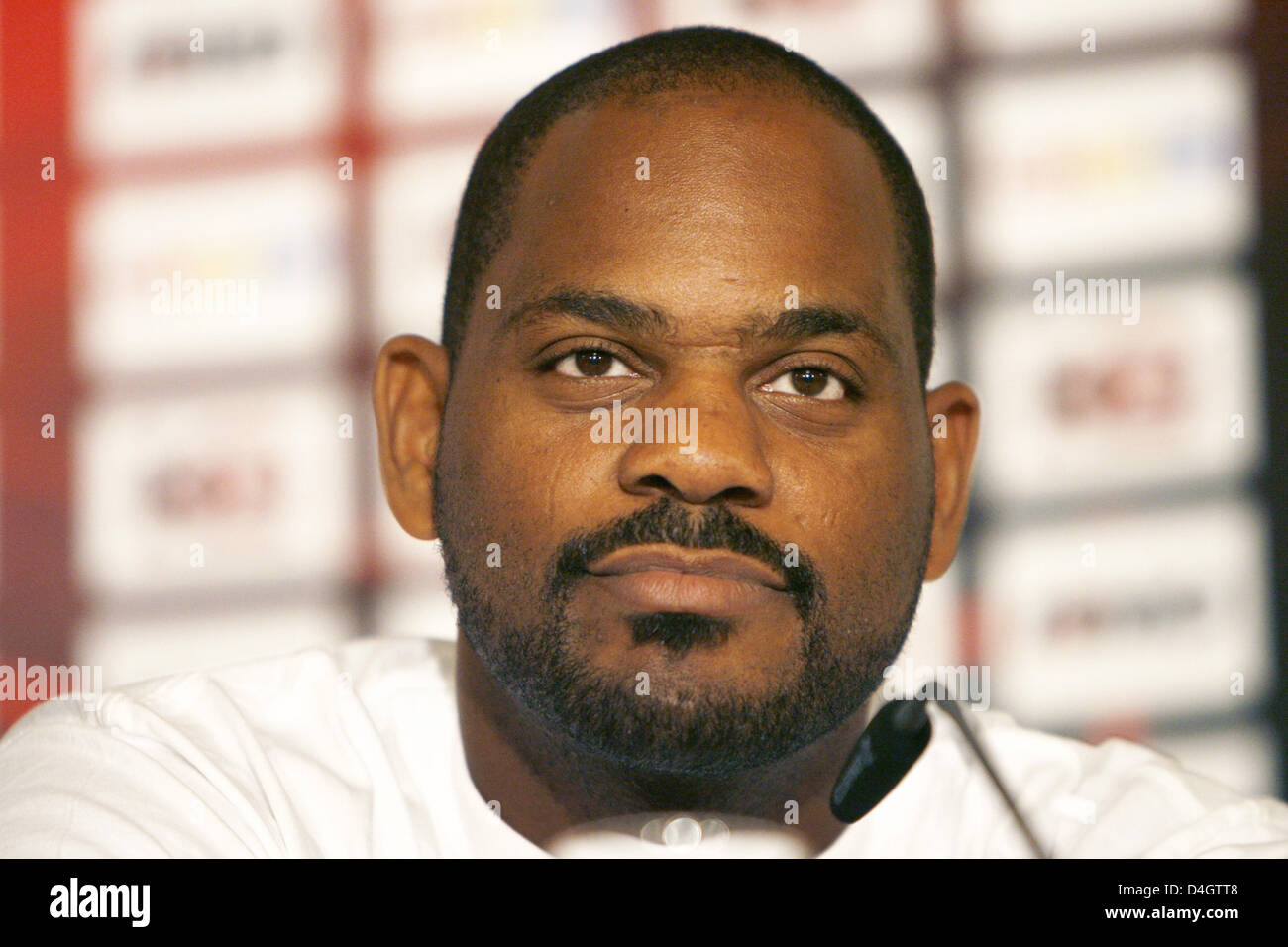 Tony thompson and wladimir klitschko hi-res stock photography and ...