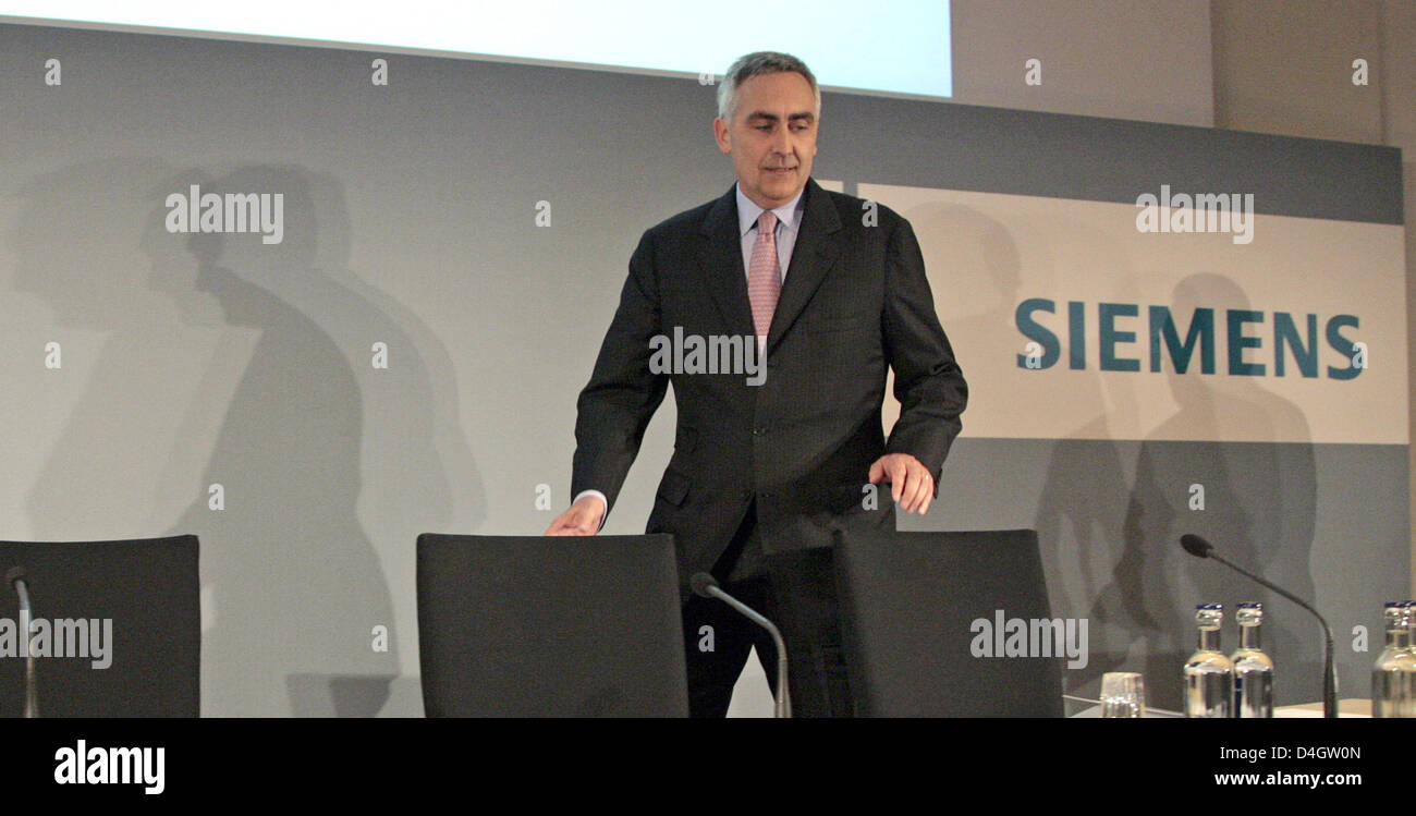 Siemens CEO Peter Loescher arrives at a press conference at the ...