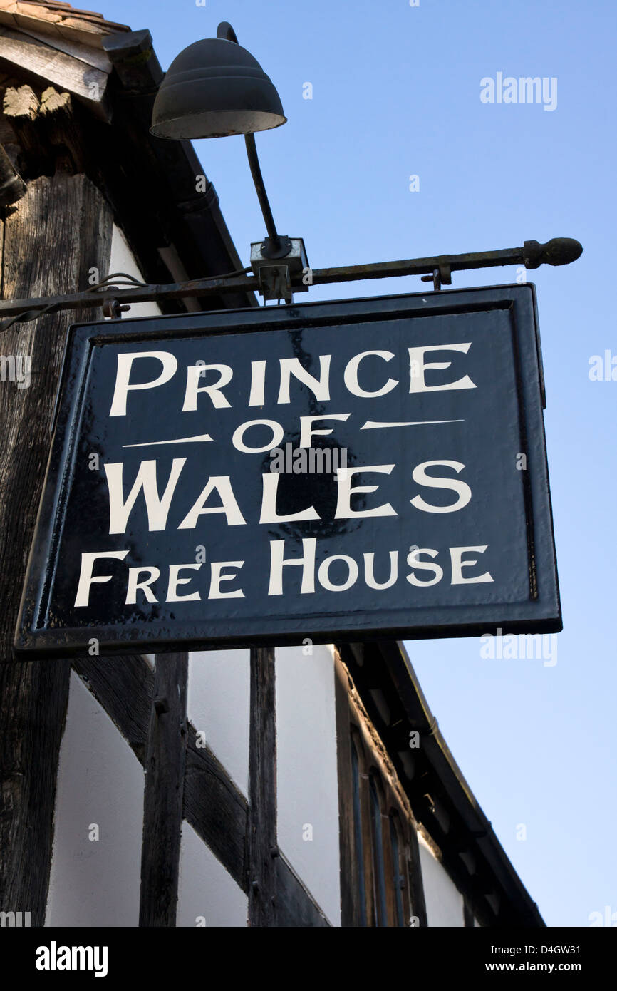 England the prince of wales pub sign hi-res stock photography and ...