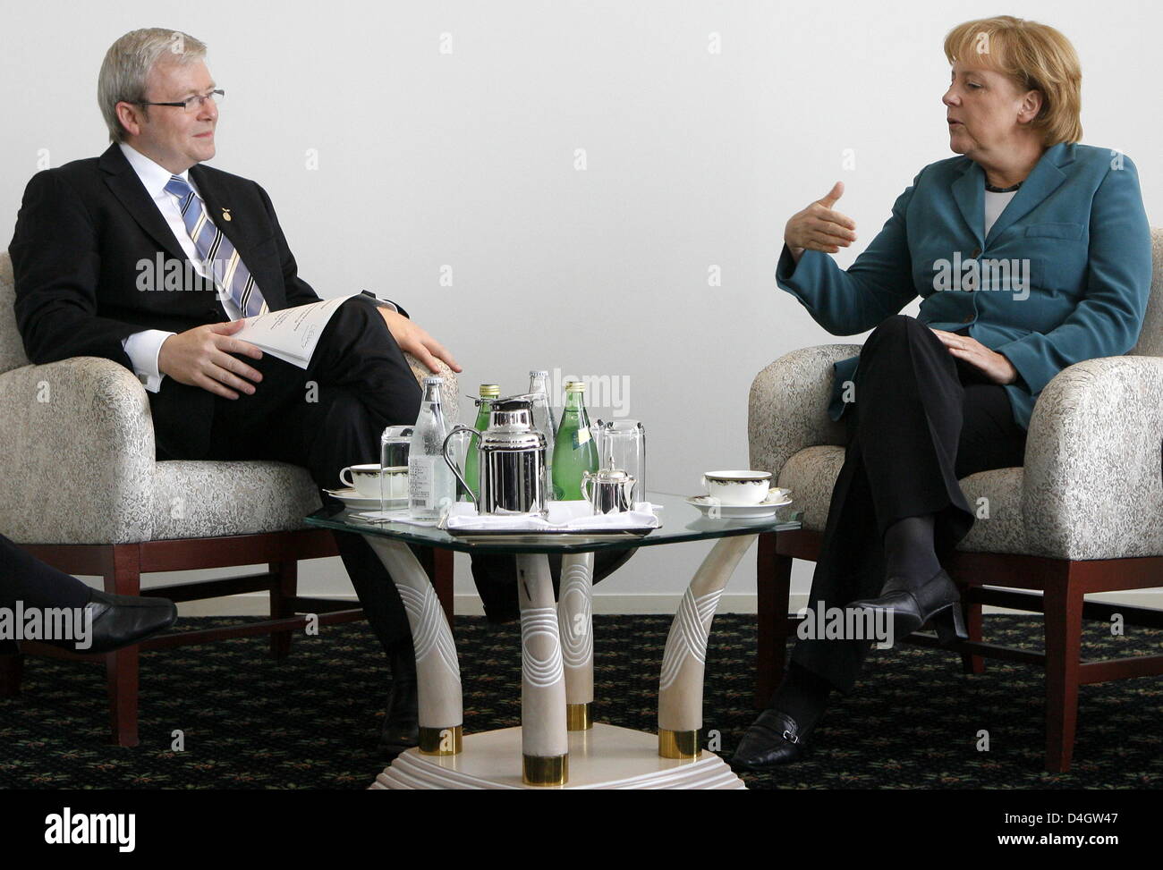 German Chancellor Angela Merkel (R) meets Australian Prime Minister ...