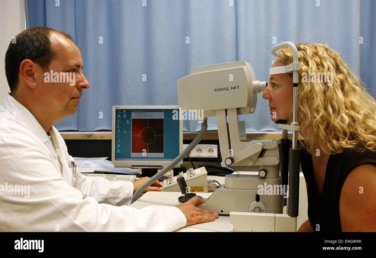 Doctor scope hi-res stock photography and images - Alamy