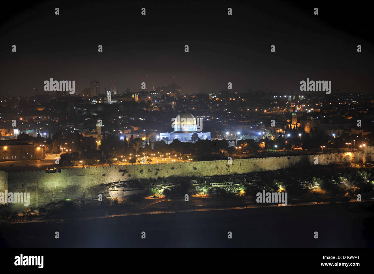 The picture shows the Temple Mount with the illuminated dome of the ...