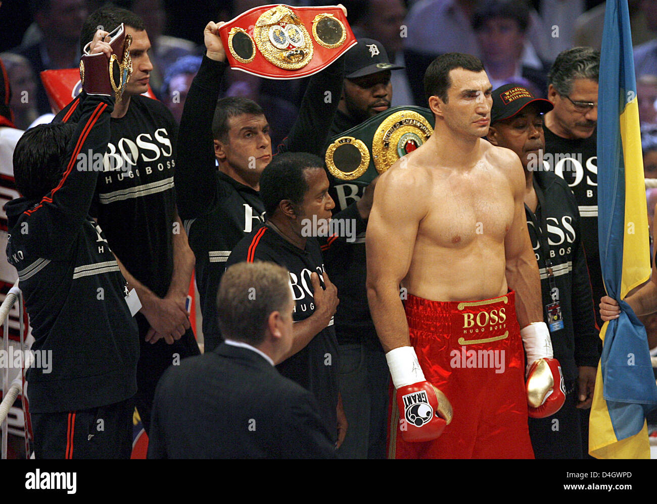 Ukrainian heavyweight boxer Vladimir Klitschko (3-R) is pictured prior ...