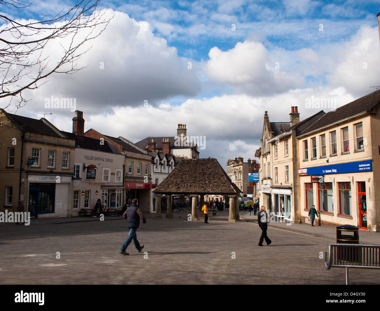 Chippenham town center wiltshire hi-res stock photography and images ...
