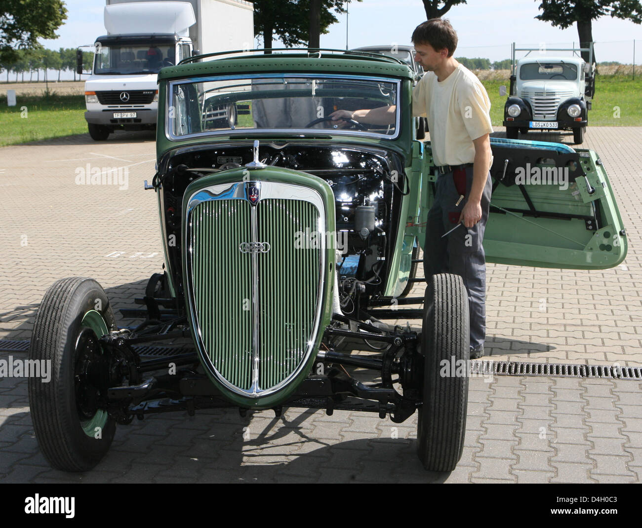 Audi front 225 hi-res stock photography and images - Alamy