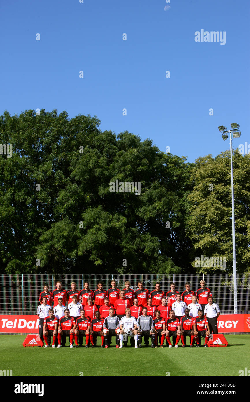 The picture shows the team photo of Bundesliga club Bayer 04 Leverkusen ...