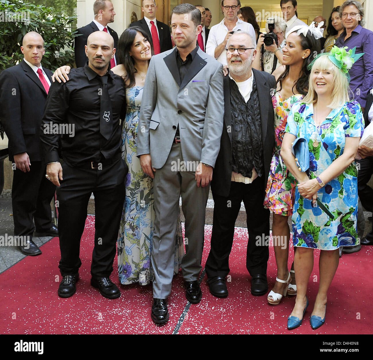A family portrait after the wedding of celebrity coiffeur Walz and his ...
