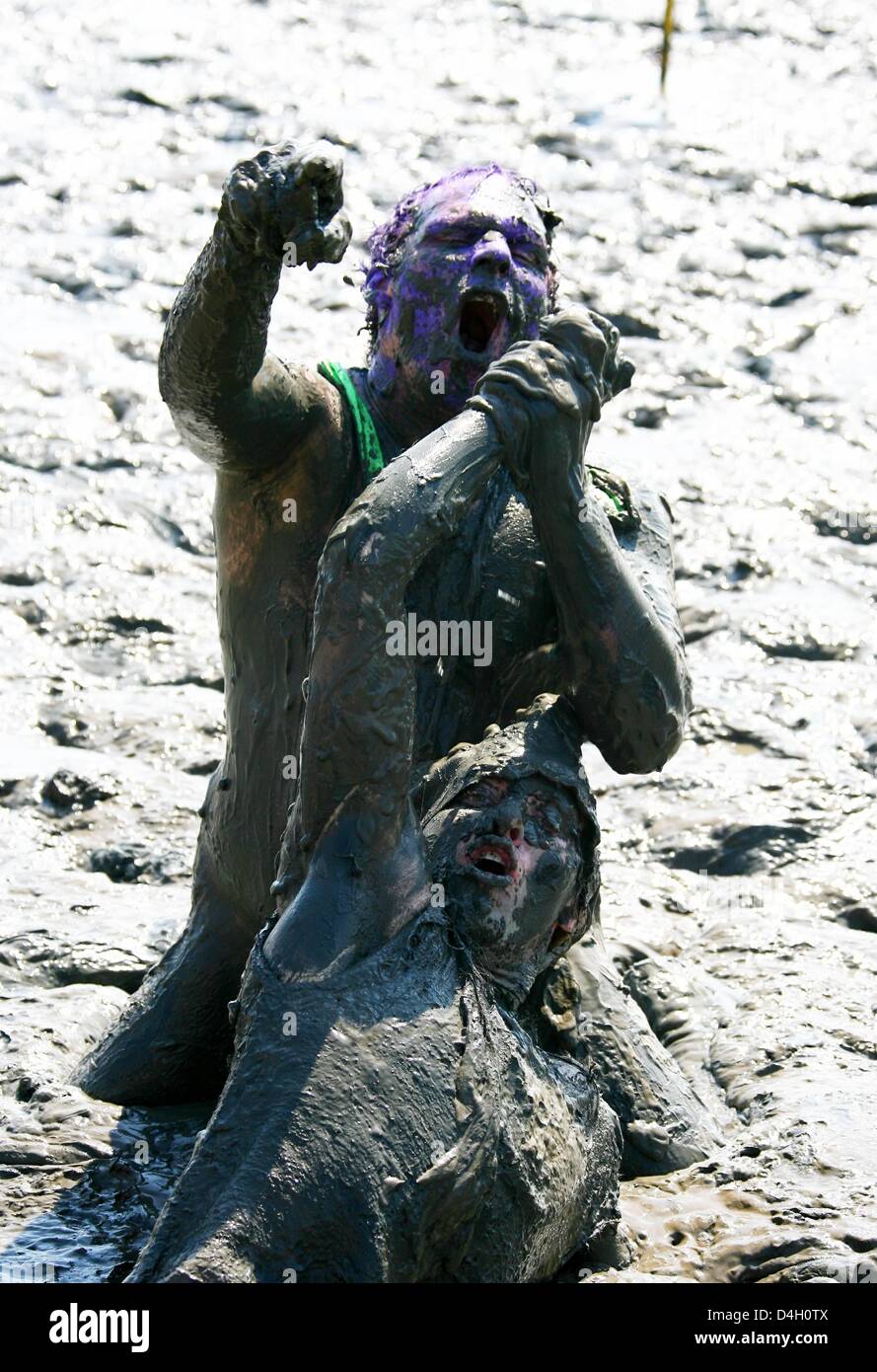 Participants of the fifth 'Wattoluempiade' ('Mudflat Olympics') cheer ...