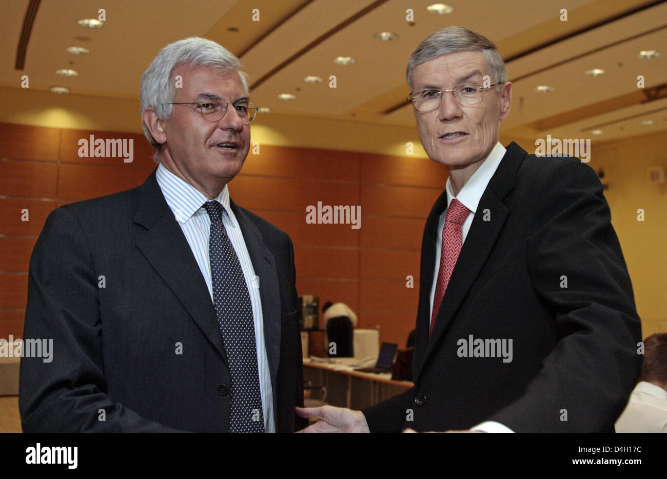 Ceo hypovereinsbank hvb wolfgang sprissler hi-res stock photography and ...