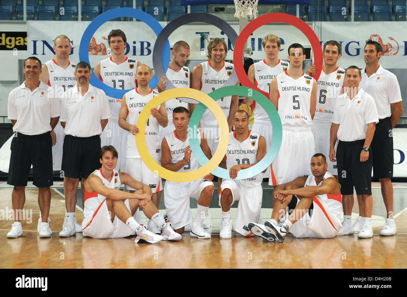 The German Olympic basketball squad (back row L-R) Chris Kaman, Patrick ...