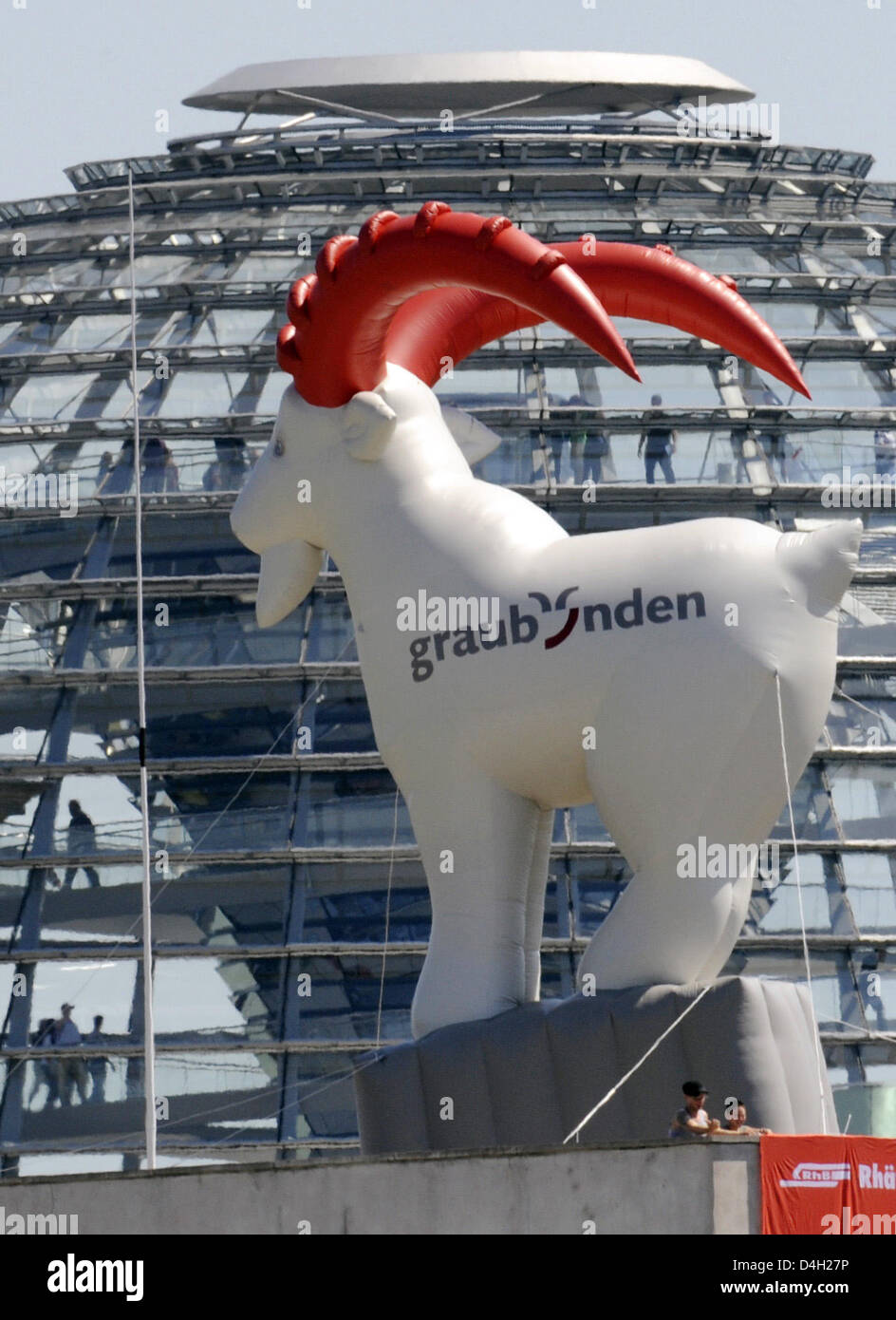 An overdimensional goat stands on the roof of the Swiss Embassy to ...