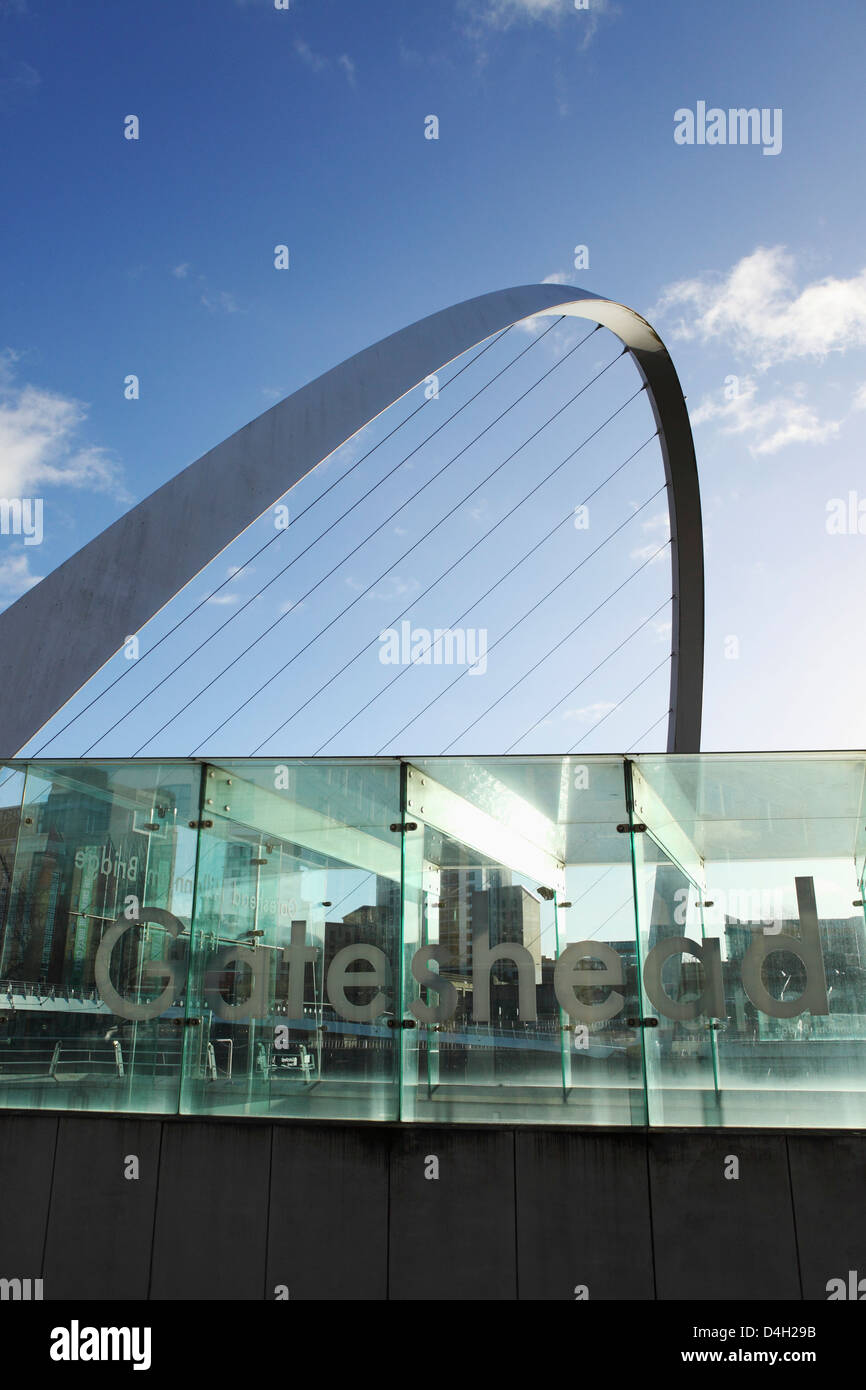 Gateshead Millennium Bridge over the River Tyne, Newcastle Quayside ...