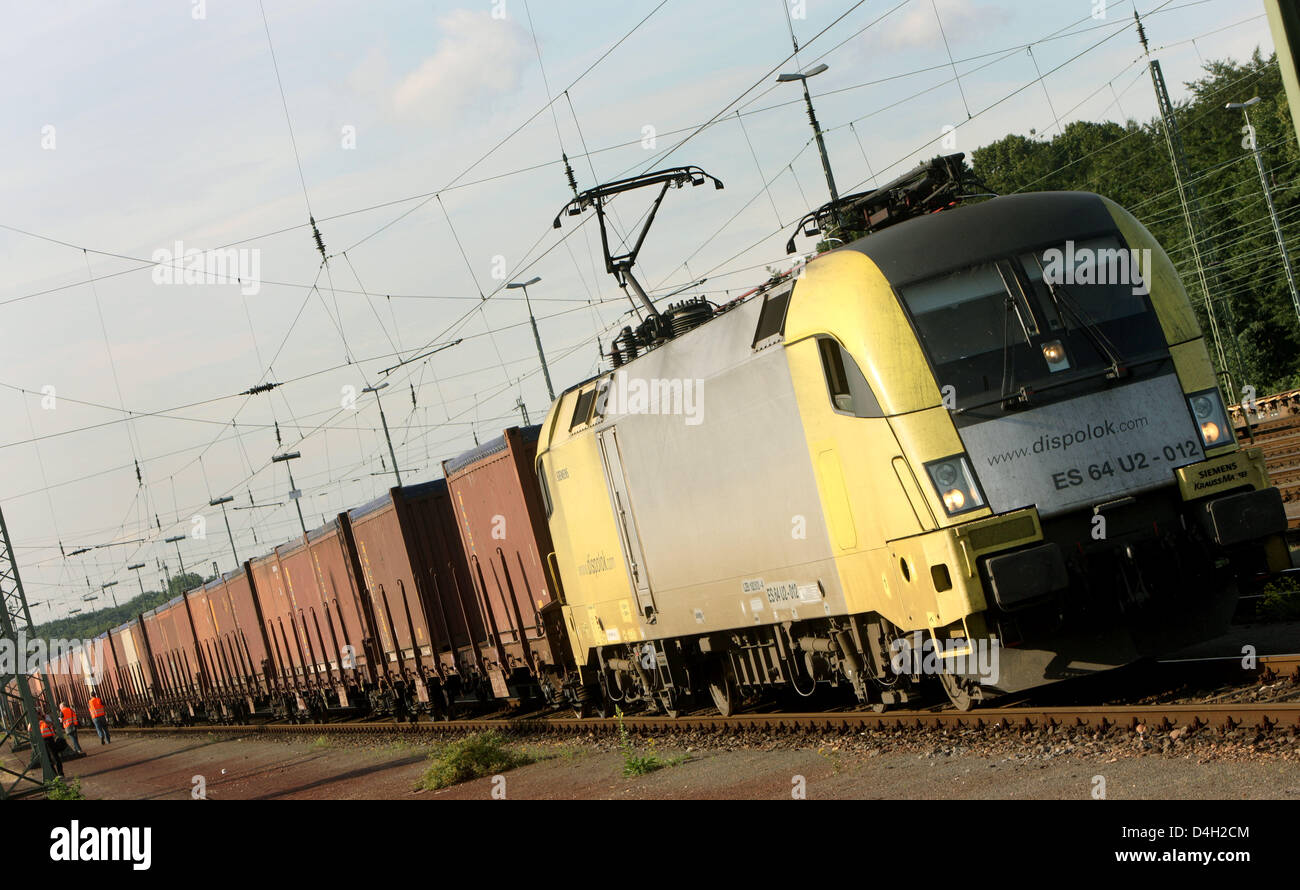 A freight train filled with waste from Naples/Italy seen in Cologne ...