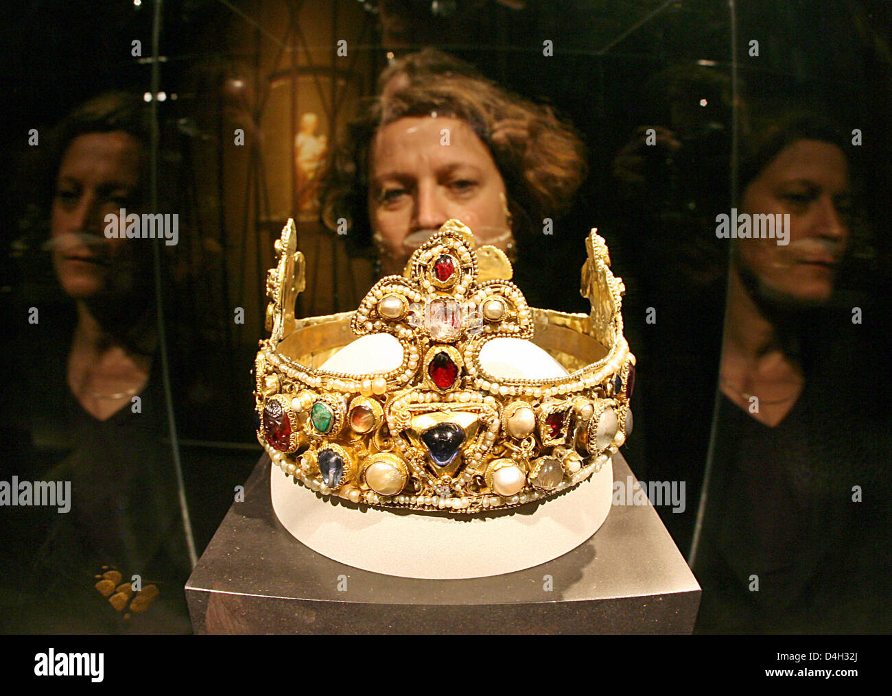 A visitor takes a look at the 'Essen Crown' from the 11th century in an ...
