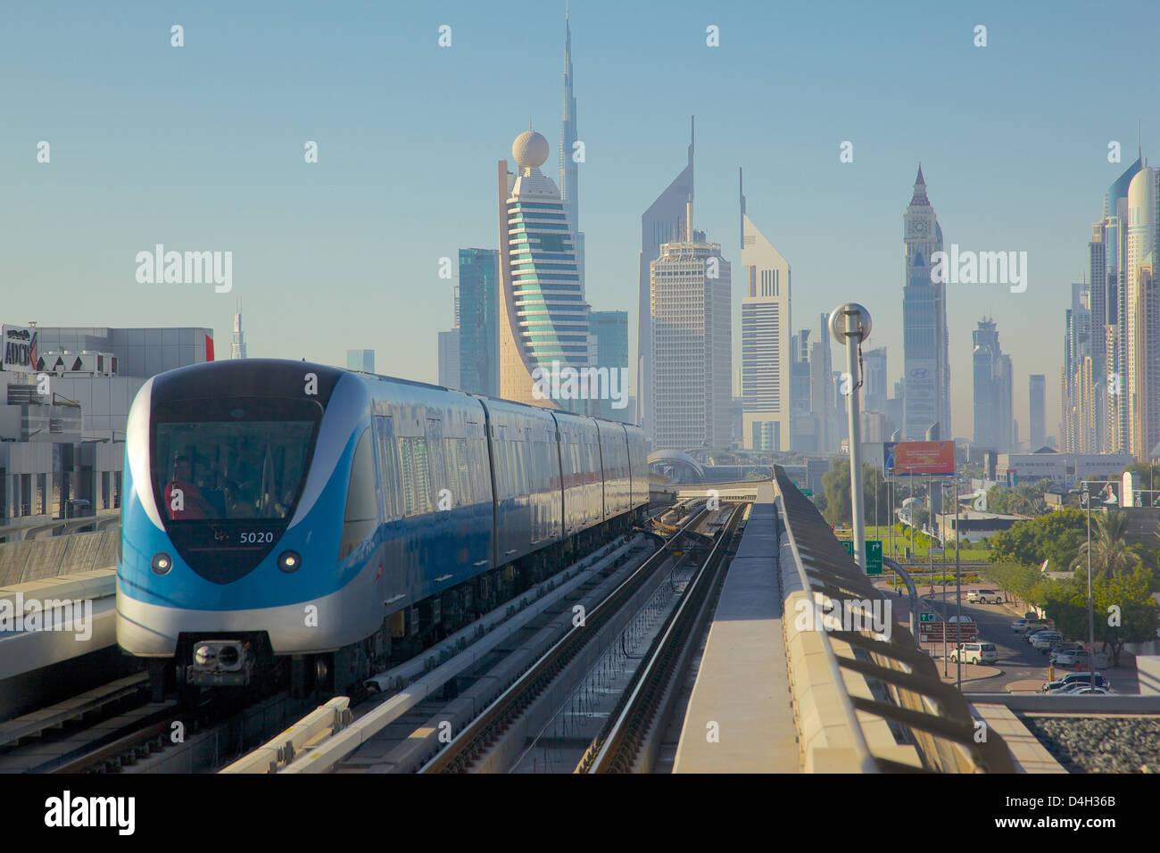 Dubai metro train hi-res stock photography and images - Alamy