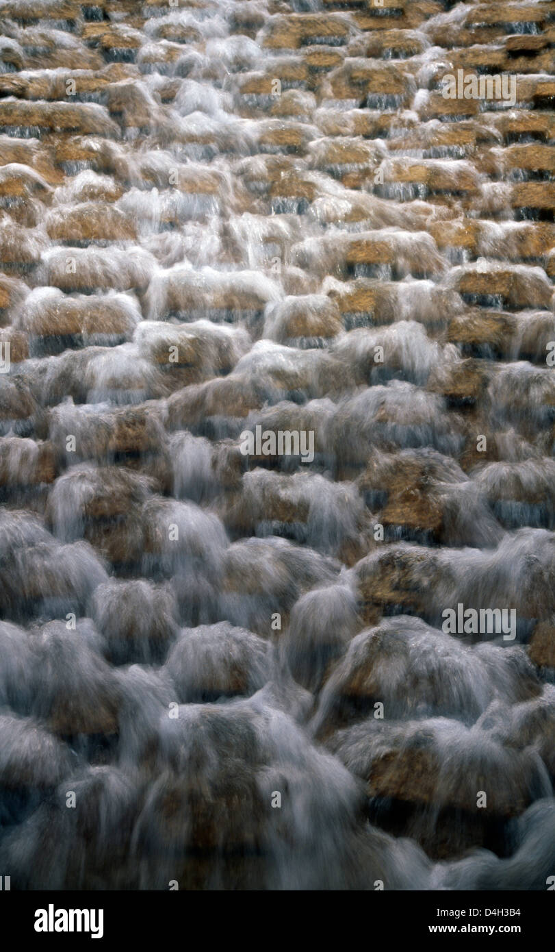 Running fountain water hi-res stock photography and images - Alamy