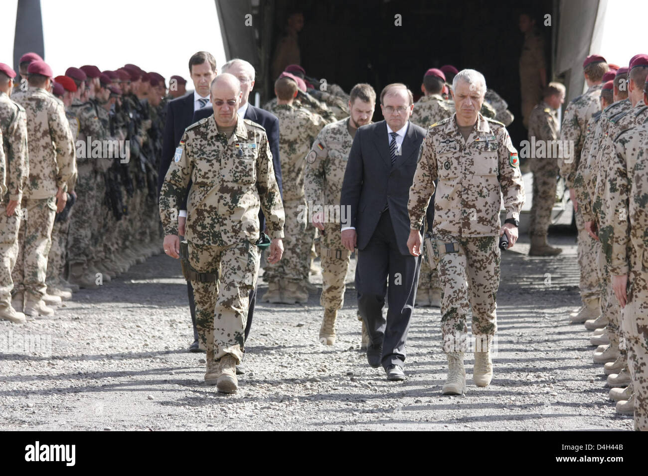 Brigadier general Juergen Weigt (R), Colonel Rainer Buske (L) and State ...