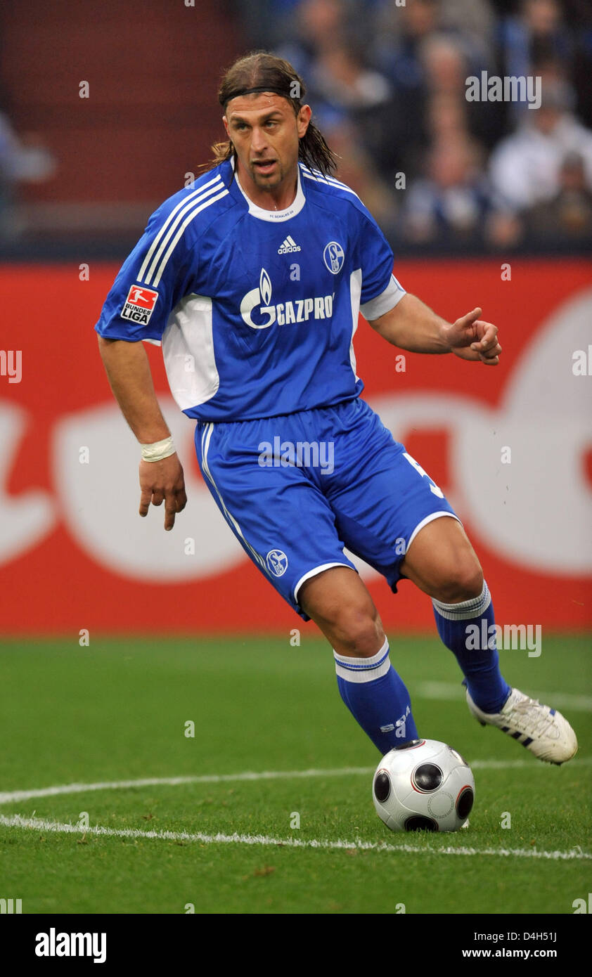 Schalke's Marcelo Bordon seen in action during the German Bundesliga ...