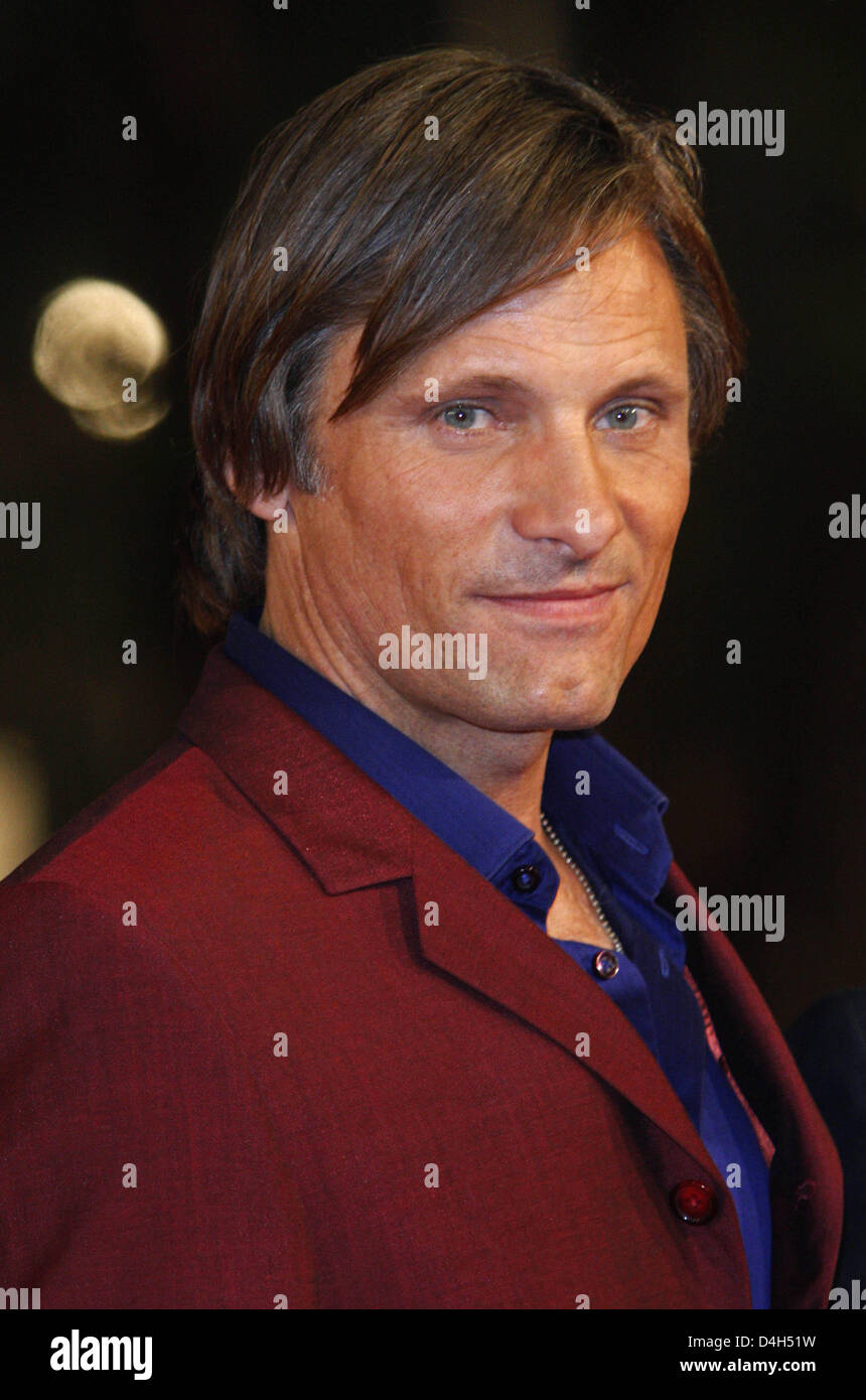 Actor Viggo Mortensen arrives at the premiere of 'Appaloosa' during the ...