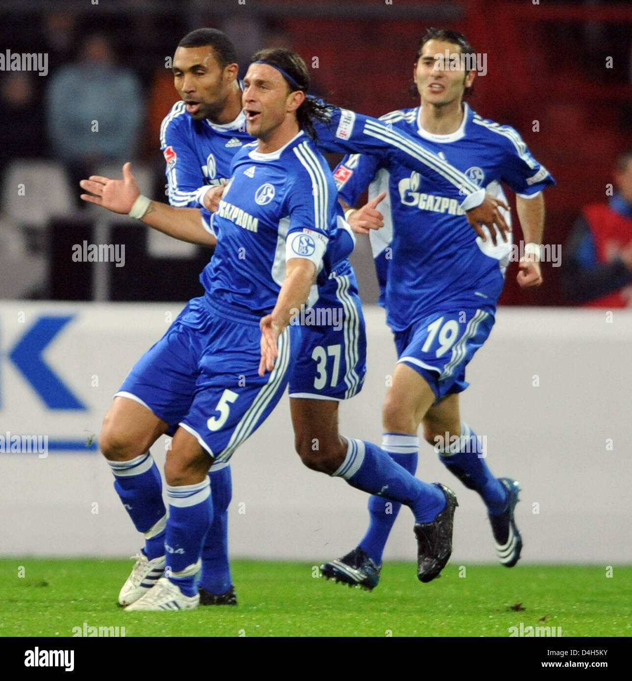 FC Schalke 04 players Marcelo Jose Bordon (L-R), Orlando Engelgaar and ...