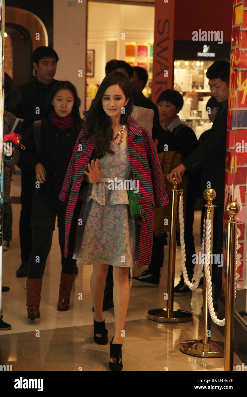 Mini Yang Mi attended opening ceremony of a brand store in Shanghai ...