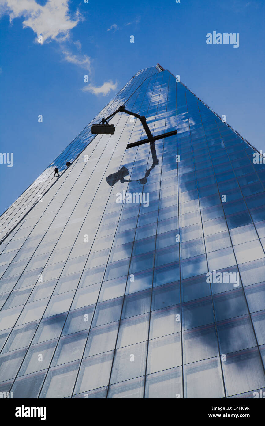 Window cleaning Arm of the shard Stock Photo - Alamy