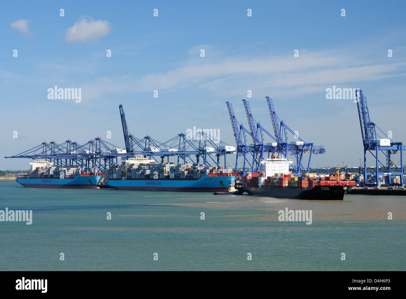 Container ships and loading derricks at Felixstowe Docks, Suffolk ...