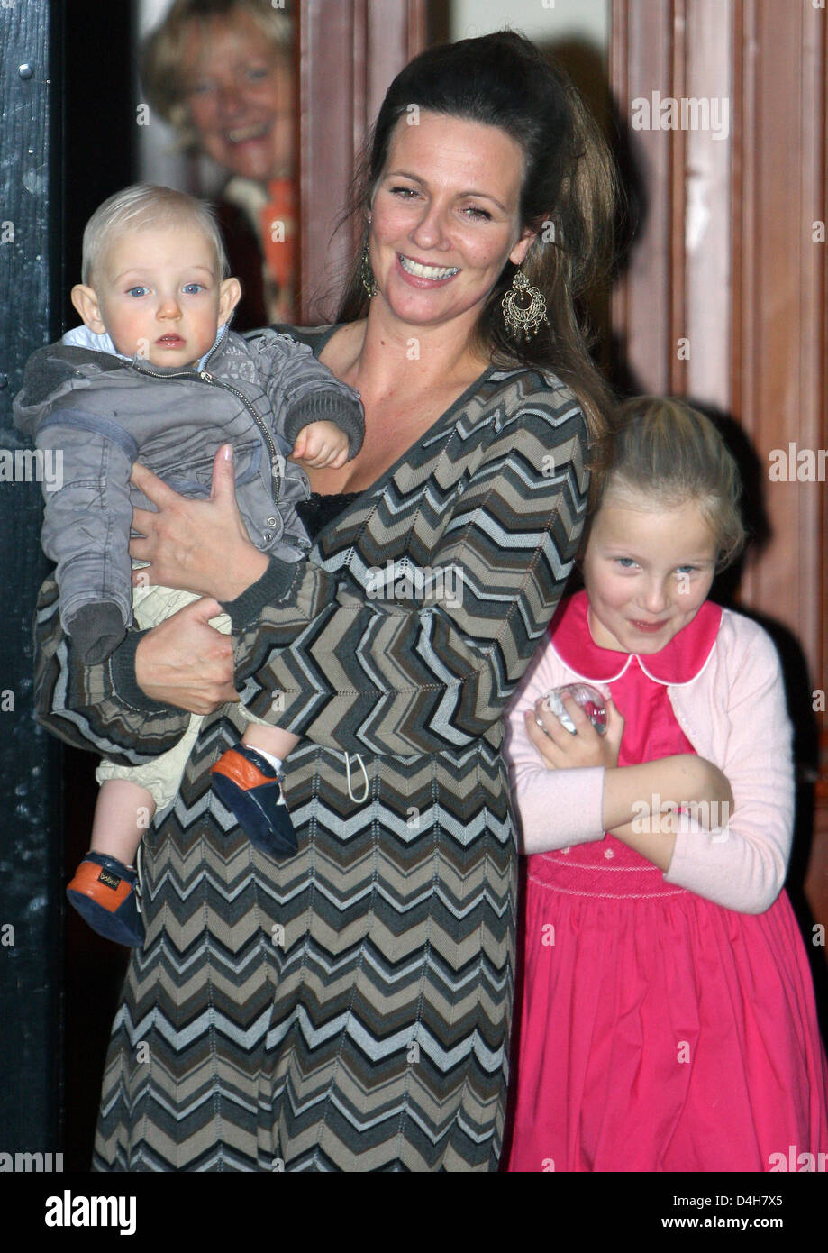 Princess Annette (C) leaves Palace Het Loo with her children Isabella ...