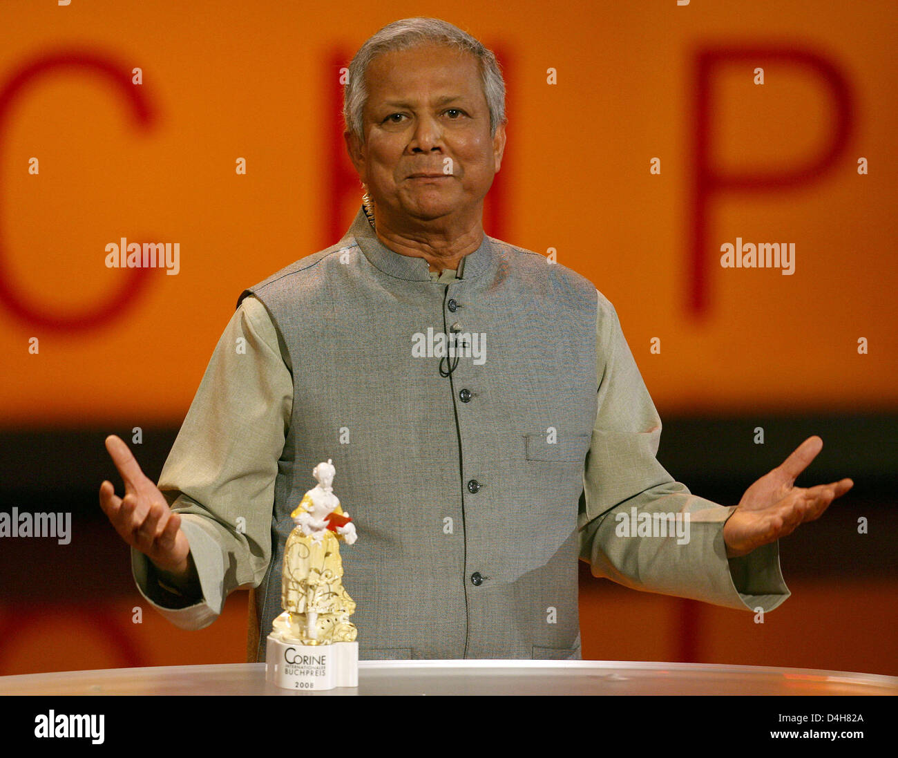 Nobel Peace Prize Laureate Muhammad Yunus receives the Focus Future ...