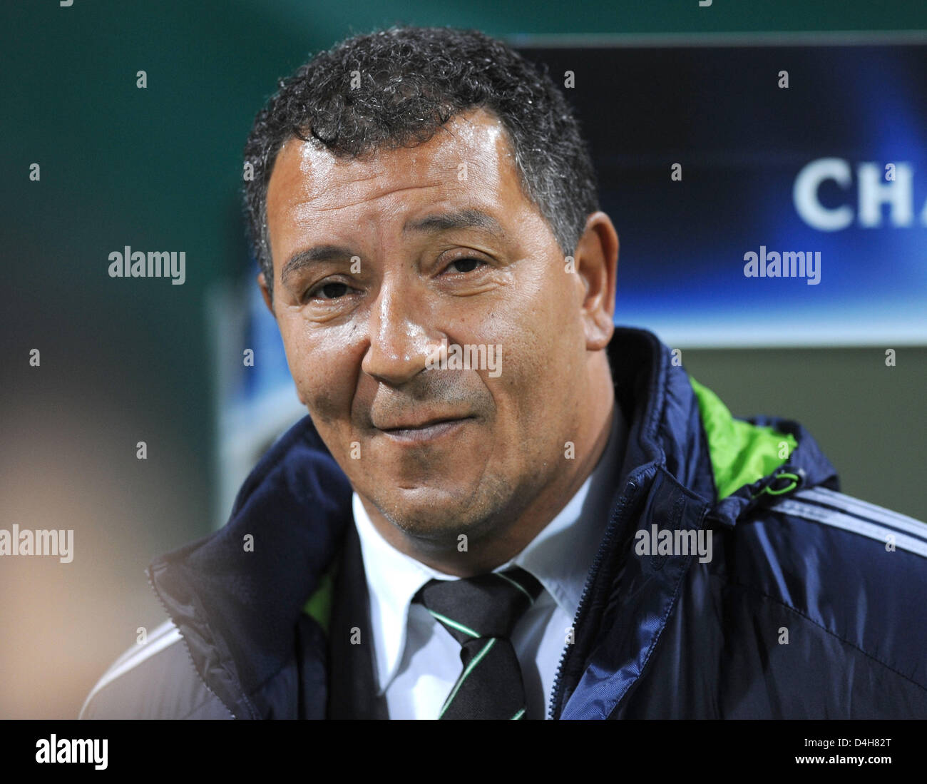 Athens? coach Henk Ten Cate captured prior to the Champions League ...