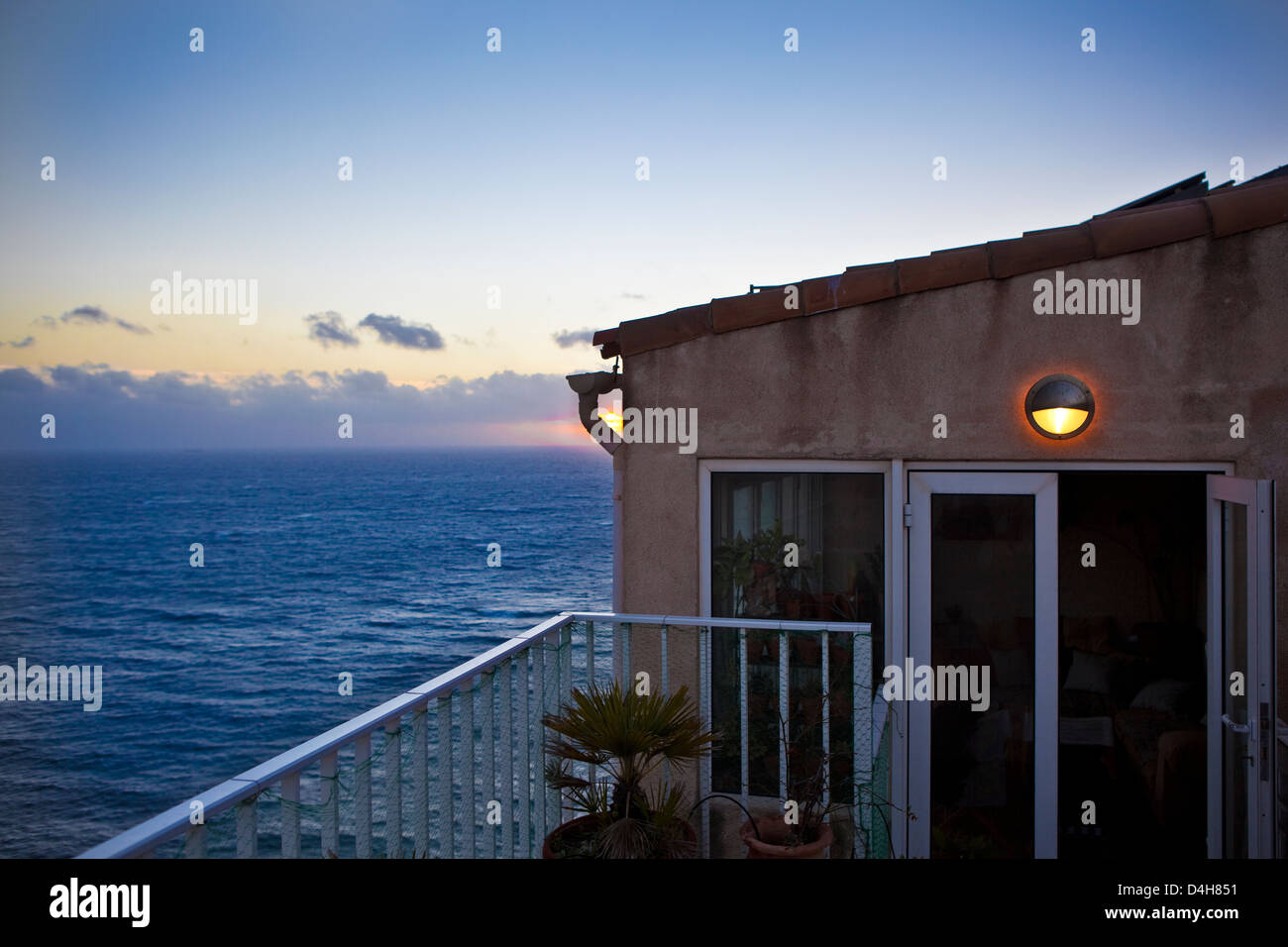 Sea facing terrace hi-res stock photography and images - Alamy