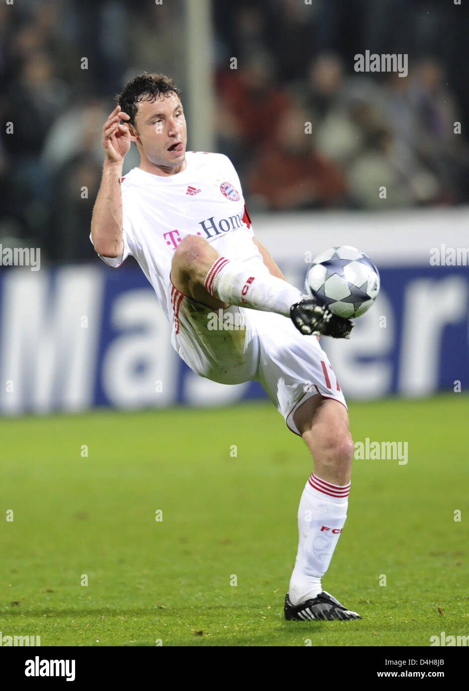 Bayern Munich?s Mark van Bommel controls the ball during the UEFA ...