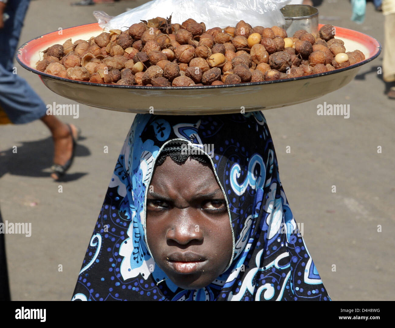 A saleswomen offers roasted goods at Wuse-market in Abuja, Nigeria, 08 ...