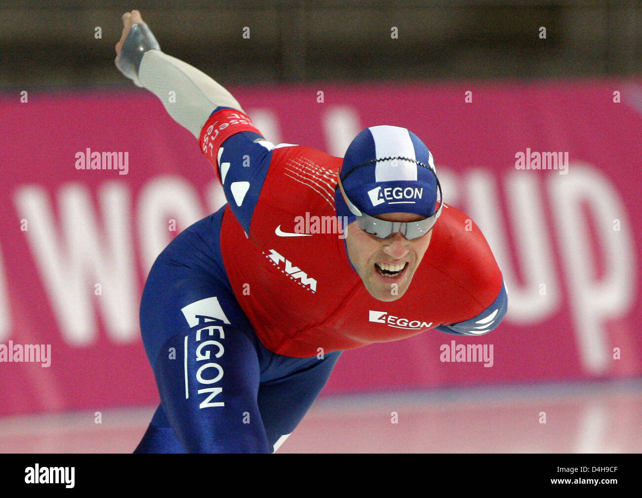 Dutch ice speed skater Carl Verheijen is pictured at the start of the ...