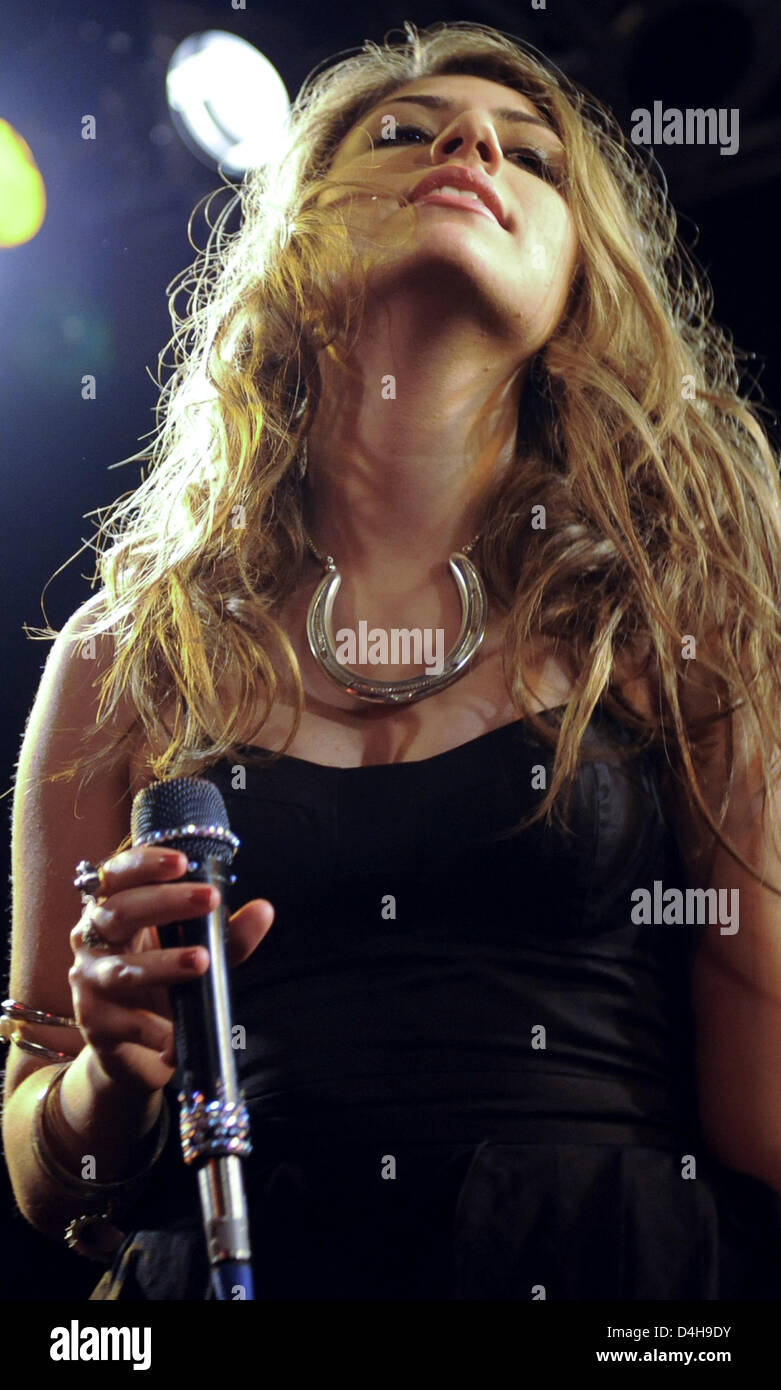 Australian Singer Gabriella Cilmi Performs Stock Photos & Australian ...